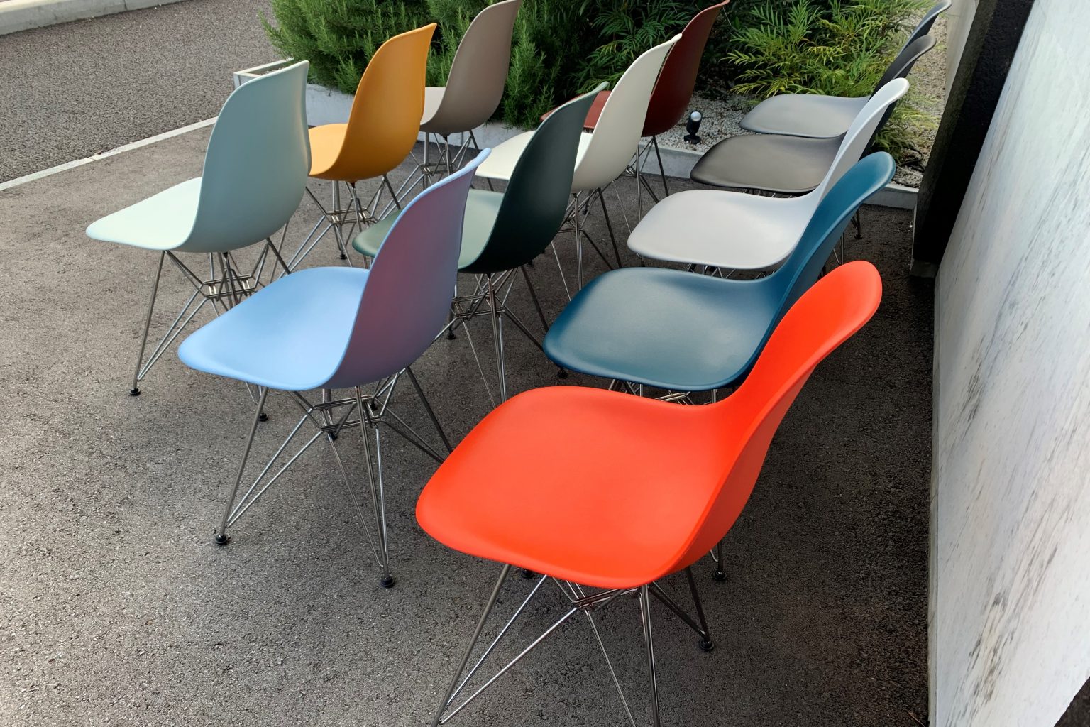EAMES shell chairexhibition－ Coming!! ALL COLORS | vanilla mag（バニラマグ）